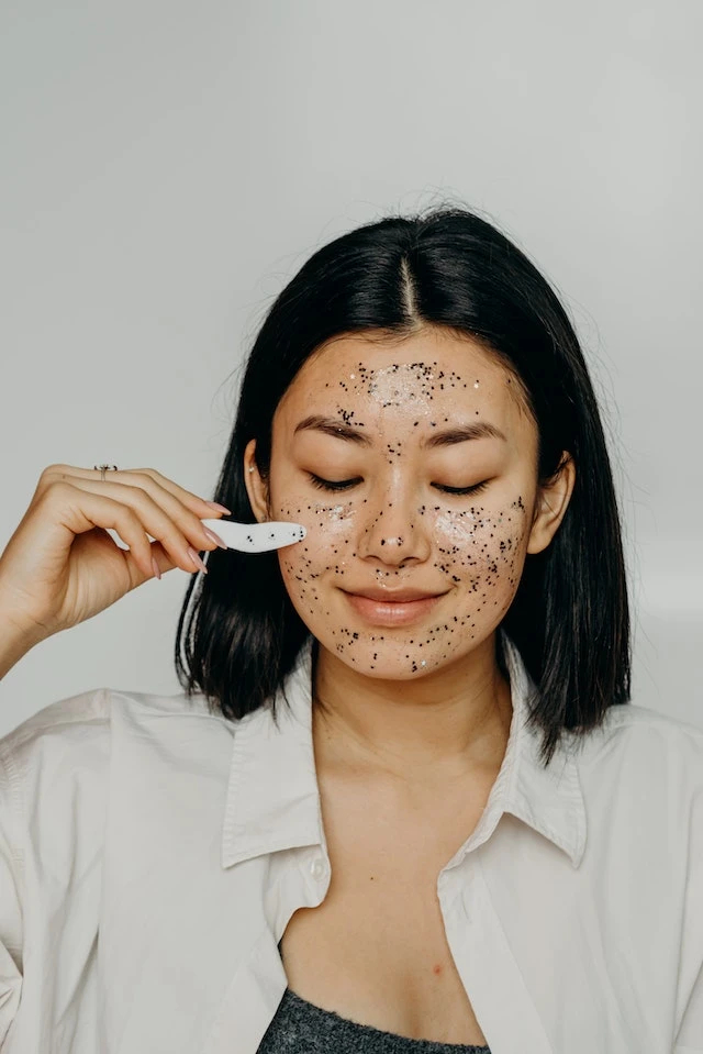 Ini 9 Cara Eksfoliasi Wajah Yang Tepat Bikin Kulit Glowing